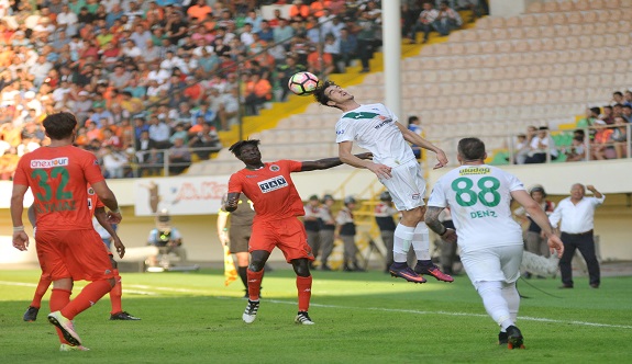 Savunma da büyük hata ve gol - Manşet Alanya Haber Portalı: Güncel Alanya Haberleri ve Son Dakika